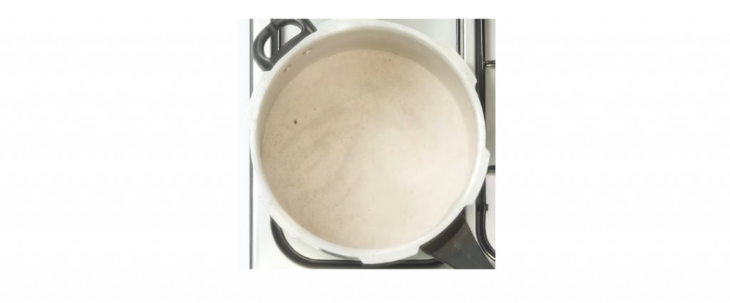 How to make very soft Chocolate Sponge Nuts Cake in Cooker at home ...