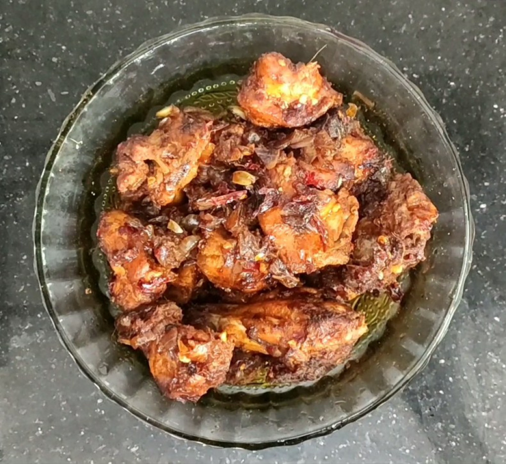 How to Make Spicy Chicken Kondattam: Chicken and Dry Red Chili Flakes ...